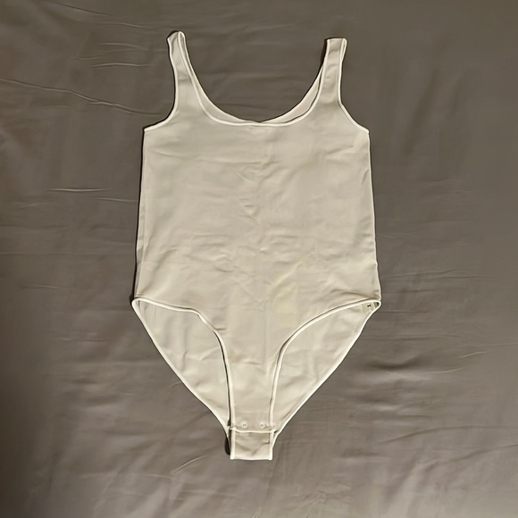 SKIMS | Tops | Skims Essential Scoop Neck Bodysuit | Poshmark